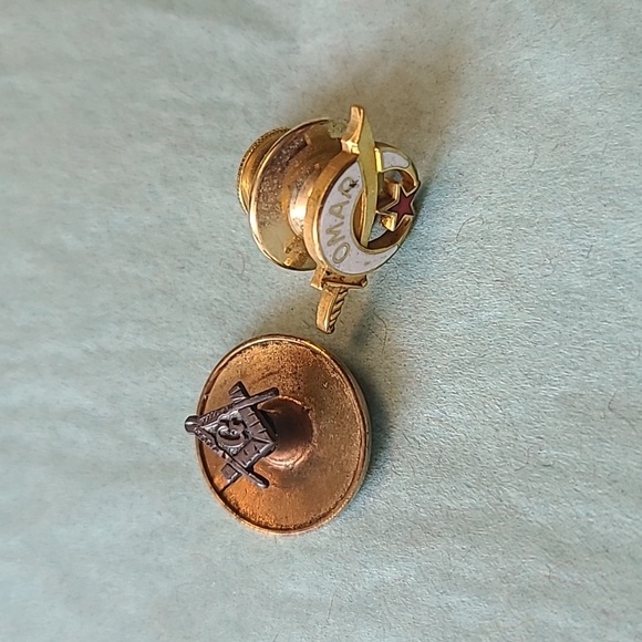 Accessories | Lot Of 2 Vintage Masonic Pins Small Screwback Gold Logo ...